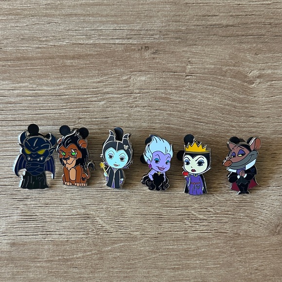 Disney | Other | Authentic Disney Villains Cartoon Pin Set Complete ...
